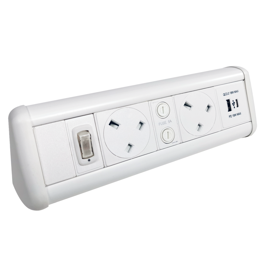 Desktop PDU in White With USB Charger | DCDI